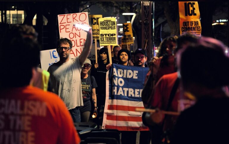 Houston Protests Against ICE After Deadly Minneapolis Shooting - Iowa ...